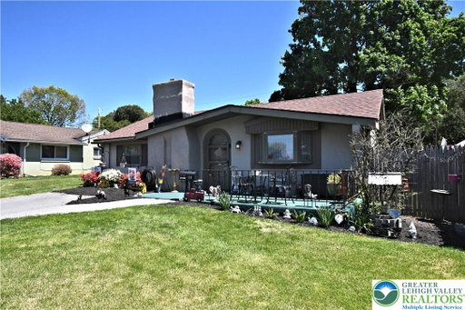 910 Fernwood St, Emmaus PA 18049 Home for Sale