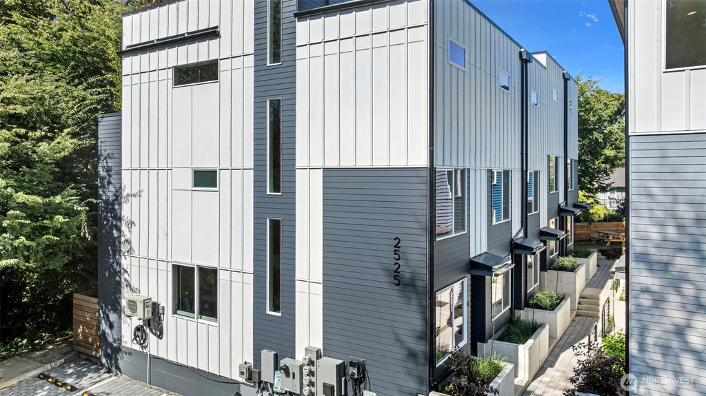 2525 29th Ave S E, Seattle WA 98144 Home for Sale